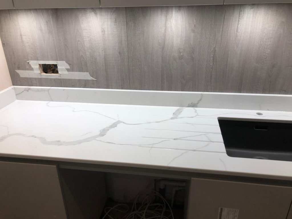 20mm LQS Calacatta Luna Quartz installation for Roman Kitchens - Medusa ...